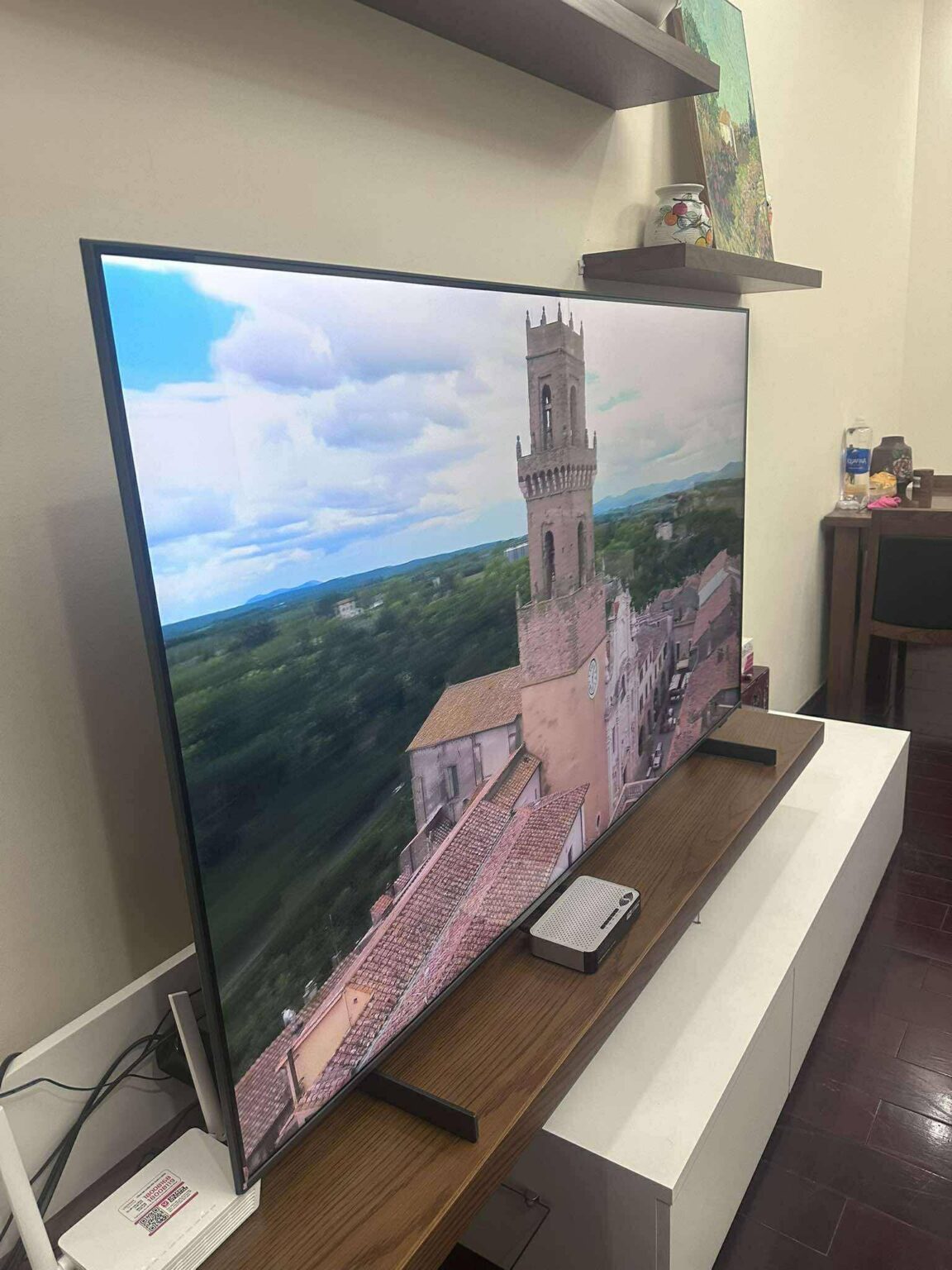 So sánh tivi Samsung 75 inch 4K UA75U8500F và QA75Q6FA có điểm gì khác ...
