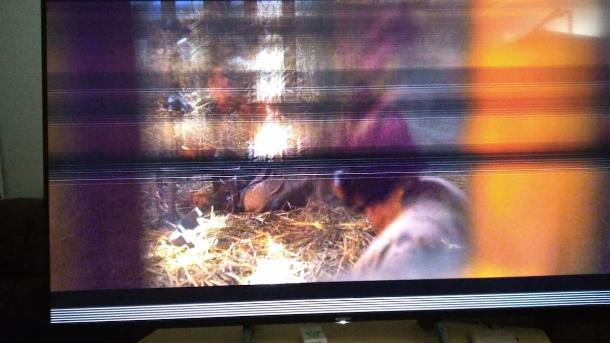 Chia sẻ cách khắc phục khi màn hình tivi bị sọc đơn giản và hiệu quả ...